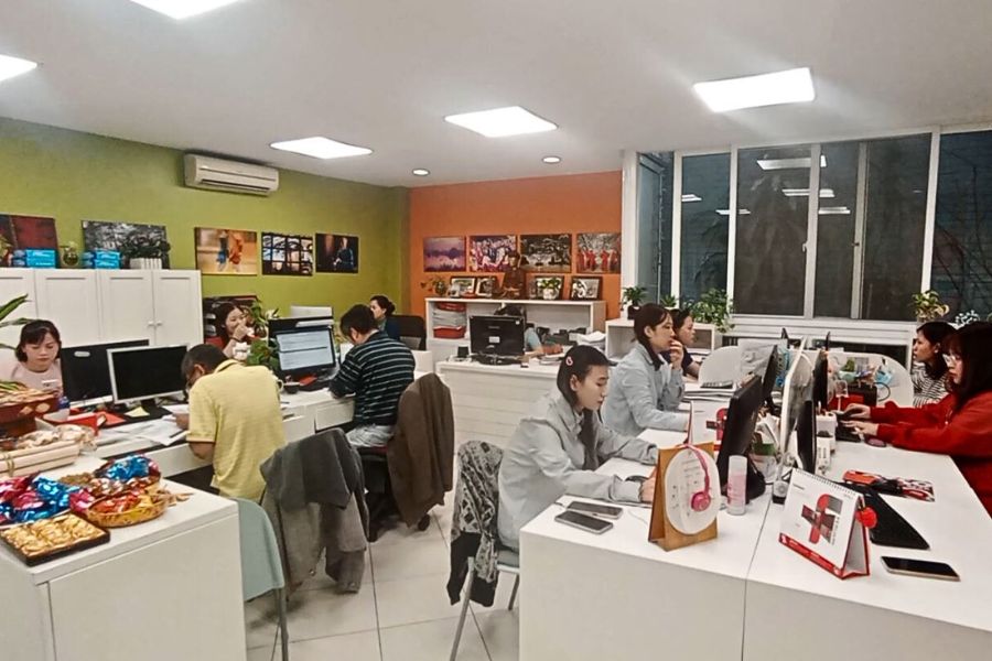 Eviva Tour 2024 Spring Greetings | EvivaTour.com